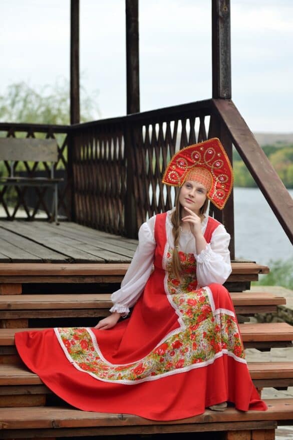 Traditional Russian Clothing : A History